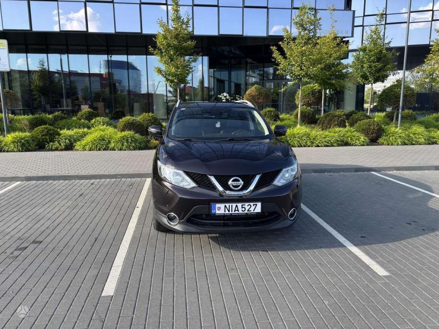 Black Nissan Qashqai 2016 in Vilnius, with an engine capacity of 1.20 L and mileage of 150 thousand km for 10500 €, photo 7 on AUTOMOTO.COM.LV
