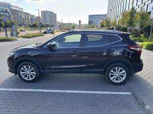 Black Nissan Qashqai 2016 in Vilnius, with an engine capacity of 1.20 L and mileage of 150 thousand km for 10500 €, photo 8 on AUTOMOTO.COM.LV