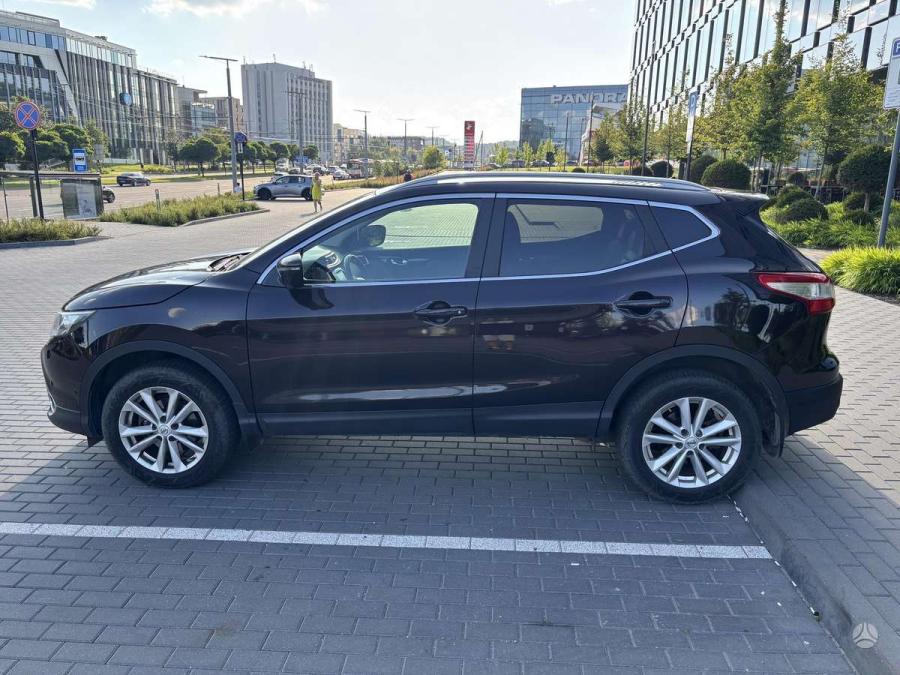 Black Nissan Qashqai 2016 in Vilnius, with an engine capacity of 1.20 L and mileage of 150 thousand km for 10500 €, photo 8 on AUTOMOTO.COM.LV