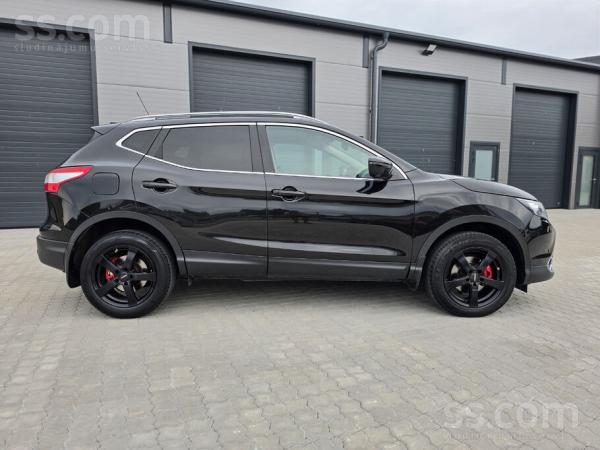 Black Nissan Qashqai 2016 in Liepaja, with an engine capacity of 1.20 L and mileage of 82 thousand km for 8500 €, photo 6 on AUTOMOTO.COM.LV