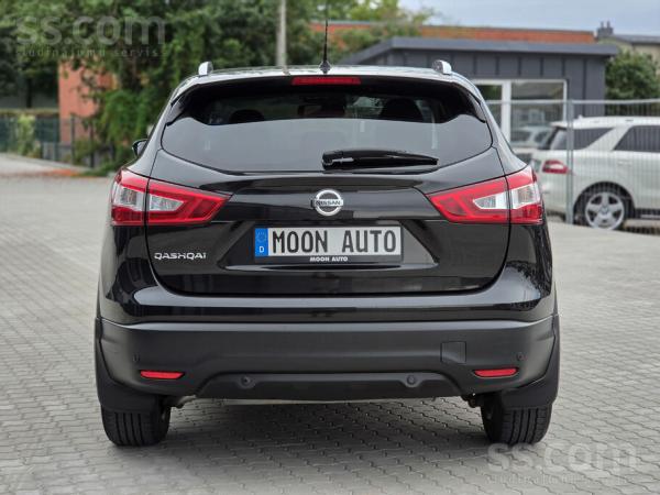 Black Nissan Qashqai 2016 in Liepaja, with an engine capacity of 1.20 L and mileage of 82 thousand km for 8500 €, photo 8 on AUTOMOTO.COM.LV