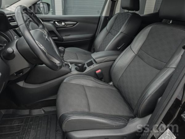 Black Nissan Qashqai 2016 in Liepaja, with an engine capacity of 1.20 L and mileage of 82 thousand km for 8500 €, photo 11 on AUTOMOTO.COM.LV