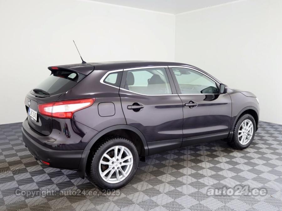 Black Nissan Qashqai 2017 in Tallinn, with an engine capacity of 1.20 L and mileage of 106 thousand km for 5499 €, photo 3 on AUTOMOTO.COM.LV