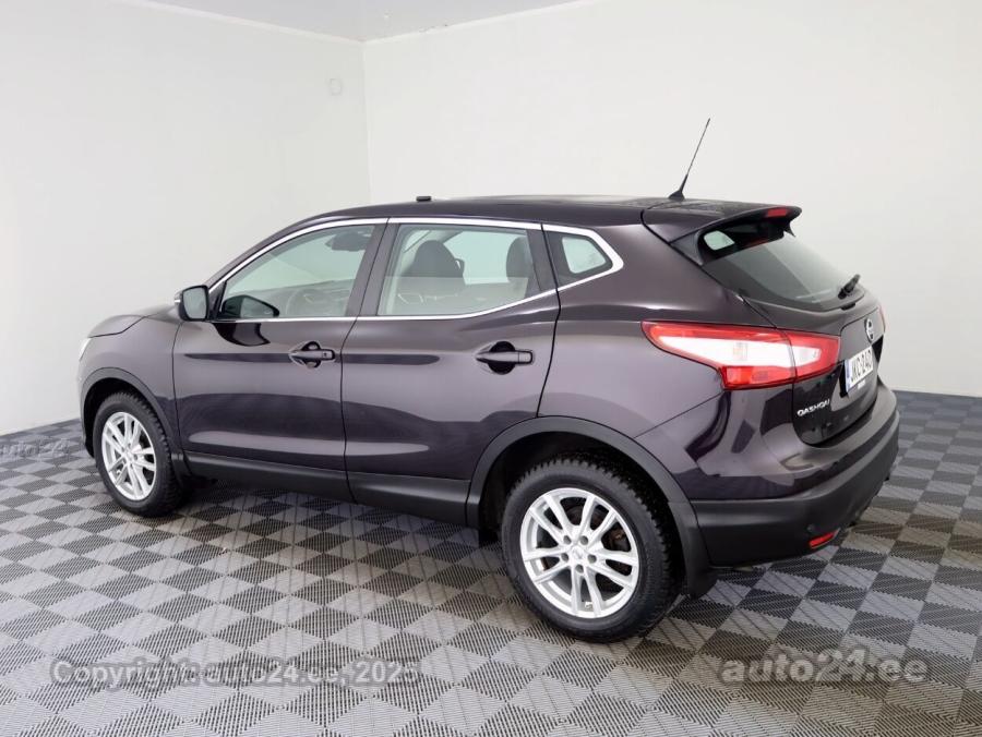 Black Nissan Qashqai 2017 in Tallinn, with an engine capacity of 1.20 L and mileage of 106 thousand km for 5499 €, photo 4 on AUTOMOTO.COM.LV