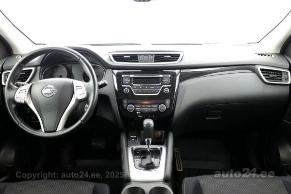 Black Nissan Qashqai 2017 in Tallinn, with an engine capacity of 1.20 L and mileage of 106 thousand km for 5499 €, photo 5 on AUTOMOTO.COM.LV