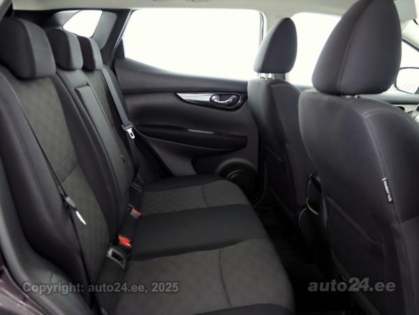 Black Nissan Qashqai 2017 in Tallinn, with an engine capacity of 1.20 L and mileage of 106 thousand km for 5499 €, photo 7 on AUTOMOTO.COM.LV