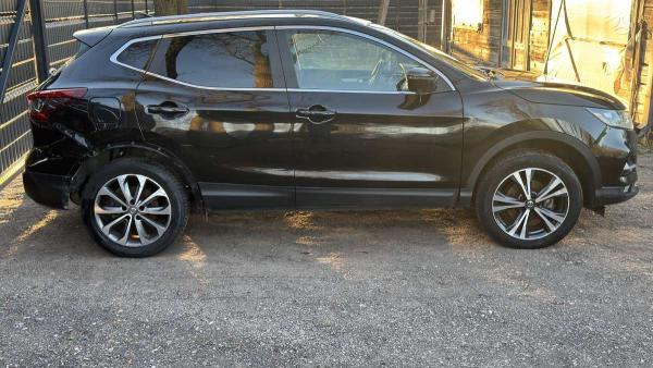 Black Nissan Qashqai 2017 in Jonava, with an engine capacity of 1.46 L and mileage of 148 thousand km for 8300 €, photo 4 on AUTOMOTO.COM.LV