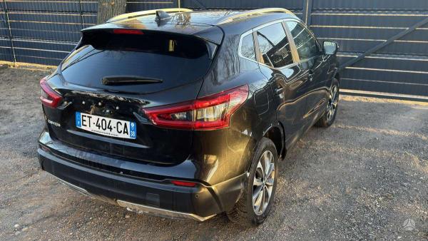 Black Nissan Qashqai 2017 in Jonava, with an engine capacity of 1.46 L and mileage of 148 thousand km for 8300 €, photo 5 on AUTOMOTO.COM.LV