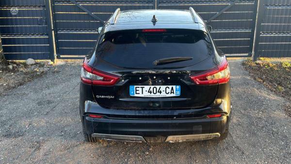 Black Nissan Qashqai 2017 in Jonava, with an engine capacity of 1.46 L and mileage of 148 thousand km for 8300 €, photo 6 on AUTOMOTO.COM.LV