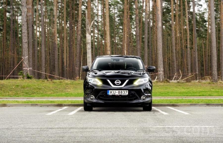 Black Nissan Qashqai 2017 in Riga, with an engine capacity of 1.20 L and mileage of 168 thousand km for 8190 €, photo 3 on AUTOMOTO.COM.LV