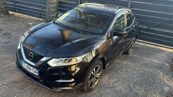 Black Nissan Qashqai 2017 in Jonava, with an engine capacity of 1.46 L and mileage of 148 thousand km for 8300 €, photo 9 on AUTOMOTO.COM.LV