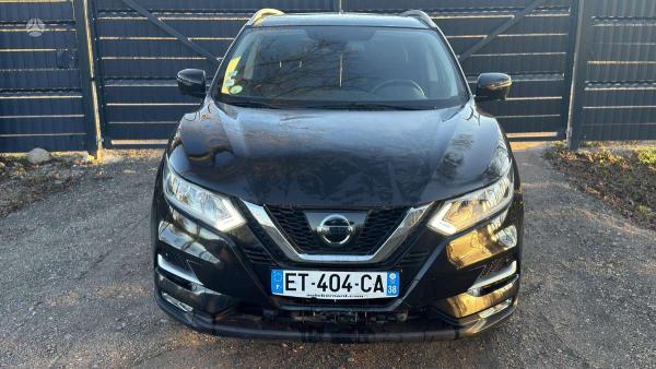 Black Nissan Qashqai 2017 in Jonava, with an engine capacity of 1.46 L and mileage of 148 thousand km for 8300 €, photo 10 on AUTOMOTO.COM.LV