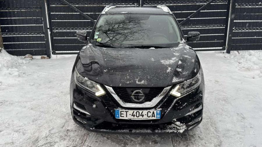 Black Nissan Qashqai 2017 in Jonava, with an engine capacity of 1.46 L and mileage of 148 thousand km for 7999 €, photo 2 on AUTOMOTO.COM.LV
