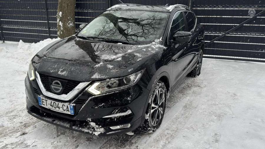 Black Nissan Qashqai 2017 in Jonava, with an engine capacity of 1.46 L and mileage of 148 thousand km for 7999 €, photo 3 on AUTOMOTO.COM.LV