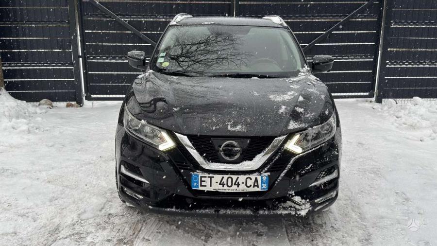 Black Nissan Qashqai 2017 in Jonava, with an engine capacity of 1.46 L and mileage of 148 thousand km for 7999 €, photo 10 on AUTOMOTO.COM.LV