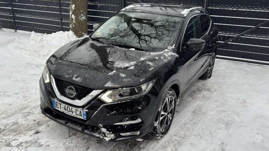 Black Nissan Qashqai 2017 in Jonava, with an engine capacity of 1.46 L and mileage of 148 thousand km for 7999 €, photo 11 on AUTOMOTO.COM.LV