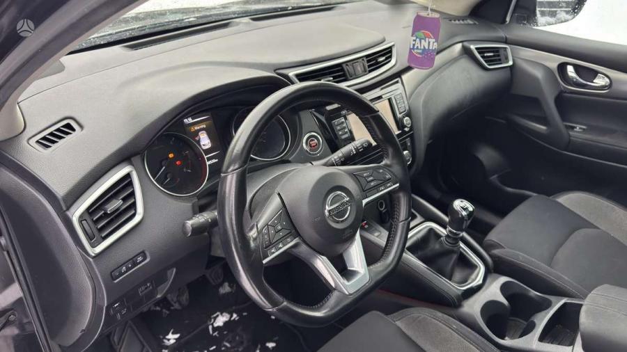 Black Nissan Qashqai 2017 in Jonava, with an engine capacity of 1.46 L and mileage of 148 thousand km for 7999 €, photo 21 on AUTOMOTO.COM.LV
