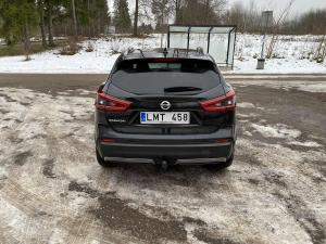 Black Nissan Qashqai 2017 in Telschi, with an engine capacity of 1.60 L and mileage of 243 thousand km for 10499 €, photo 5 on AUTOMOTO.COM.LV
