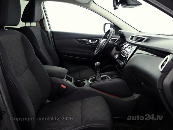 Black Nissan Qashqai 2017 in Tallinn, with an engine capacity of 1.20 L and mileage of 183 thousand km for 5399 €, photo 6 on AUTOMOTO.COM.LV