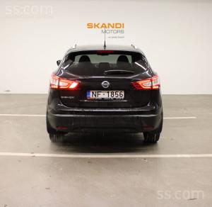 Black Nissan Qashqai 2017 in Riga, with an engine capacity of 1.20 L and mileage of 101 thousand km for 10990 €, photo 5 on AUTOMOTO.COM.LV