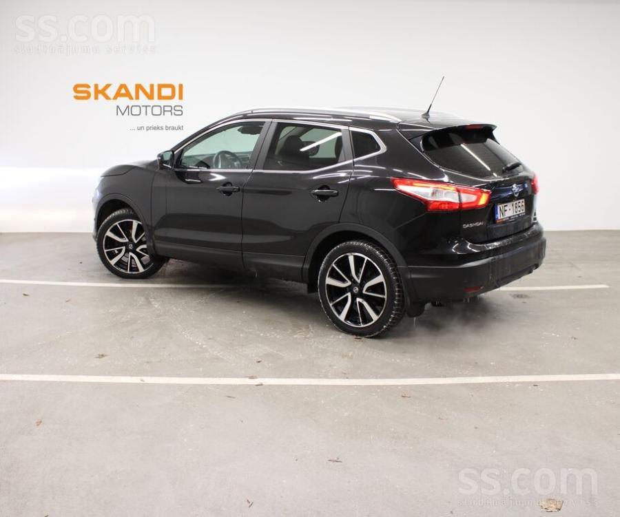 Black Nissan Qashqai 2017 in Riga, with an engine capacity of 1.20 L and mileage of 101 thousand km for 10990 €, photo 6 on AUTOMOTO.COM.LV