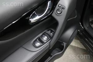 Black Nissan Qashqai 2017 in Riga, with an engine capacity of 1.20 L and mileage of 101 thousand km for 10990 €, photo 15 on AUTOMOTO.COM.LV