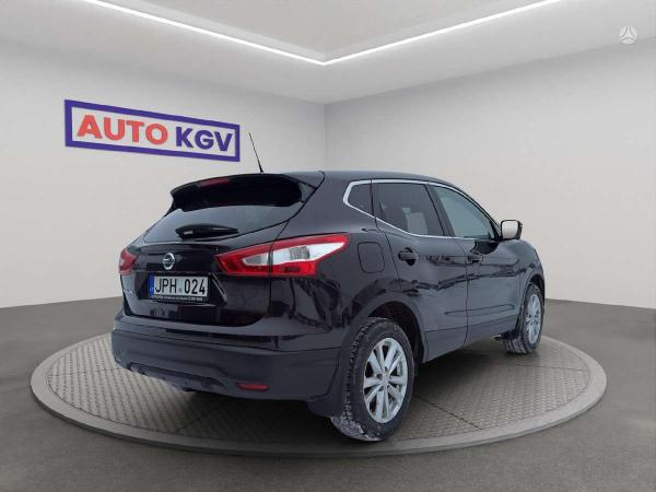 Black Nissan Qashqai 2017 in Kaunas, with an engine capacity of 1.20 L and mileage of 121 thousand km for 9499 €, photo 5 on AUTOMOTO.COM.LV