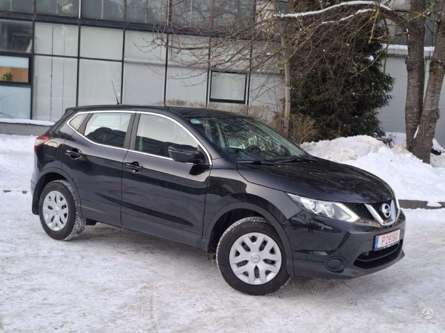 Black Nissan Qashqai 2017 in Vilnius, with an engine capacity of 1.20 L and mileage of 132 thousand km for 7300 €, photo 1 on AUTOMOTO.COM.LV