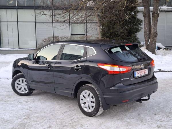 Black Nissan Qashqai 2017 in Vilnius, with an engine capacity of 1.20 L and mileage of 132 thousand km for 7300 €, photo 6 on AUTOMOTO.COM.LV