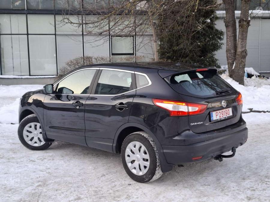 Black Nissan Qashqai 2017 in Vilnius, with an engine capacity of 1.20 L and mileage of 132 thousand km for 7300 €, photo 6 on AUTOMOTO.COM.LV