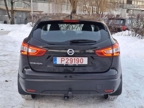 Black Nissan Qashqai 2017 in Vilnius, with an engine capacity of 1.20 L and mileage of 132 thousand km for 7300 €, photo 8 on AUTOMOTO.COM.LV