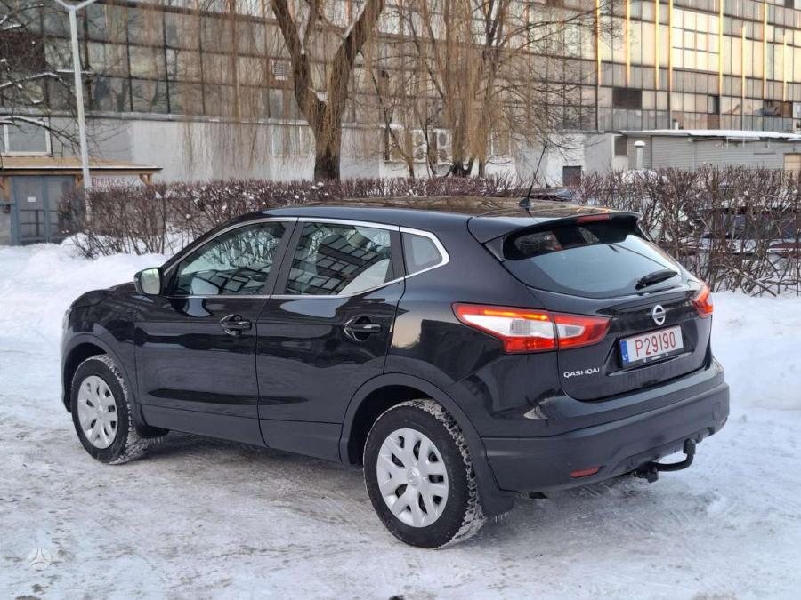 Black Nissan Qashqai 2017 in Vilnius, with an engine capacity of 1.20 L and mileage of 132 thousand km for 7300 €, photo 10 on AUTOMOTO.COM.LV