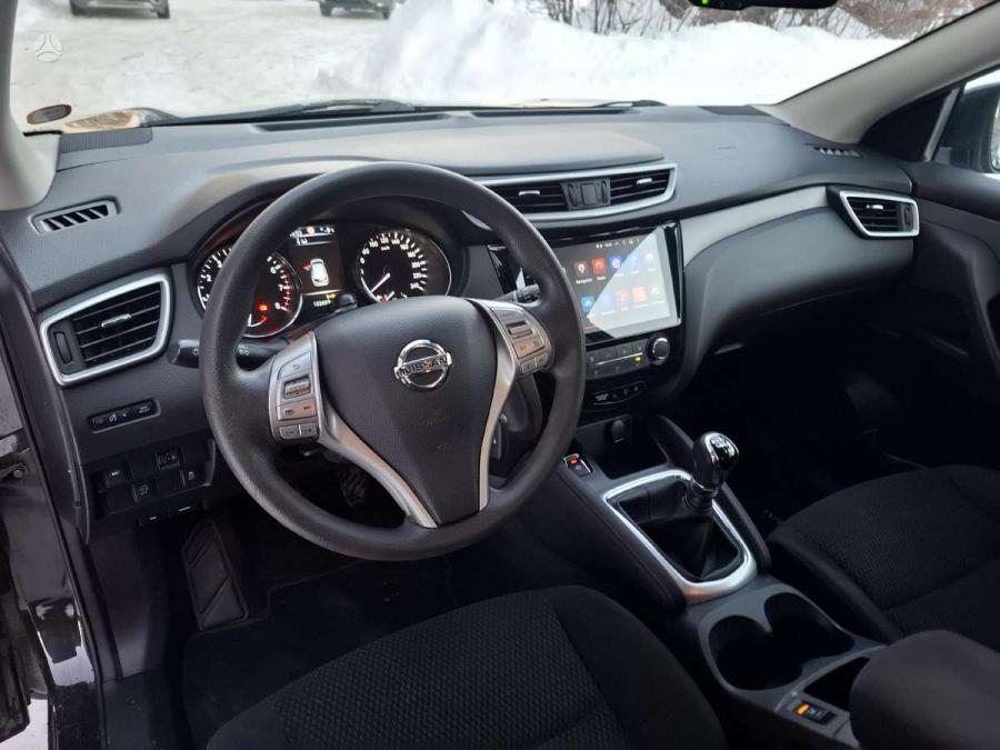 Black Nissan Qashqai 2017 in Vilnius, with an engine capacity of 1.20 L and mileage of 132 thousand km for 7300 €, photo 13 on AUTOMOTO.COM.LV
