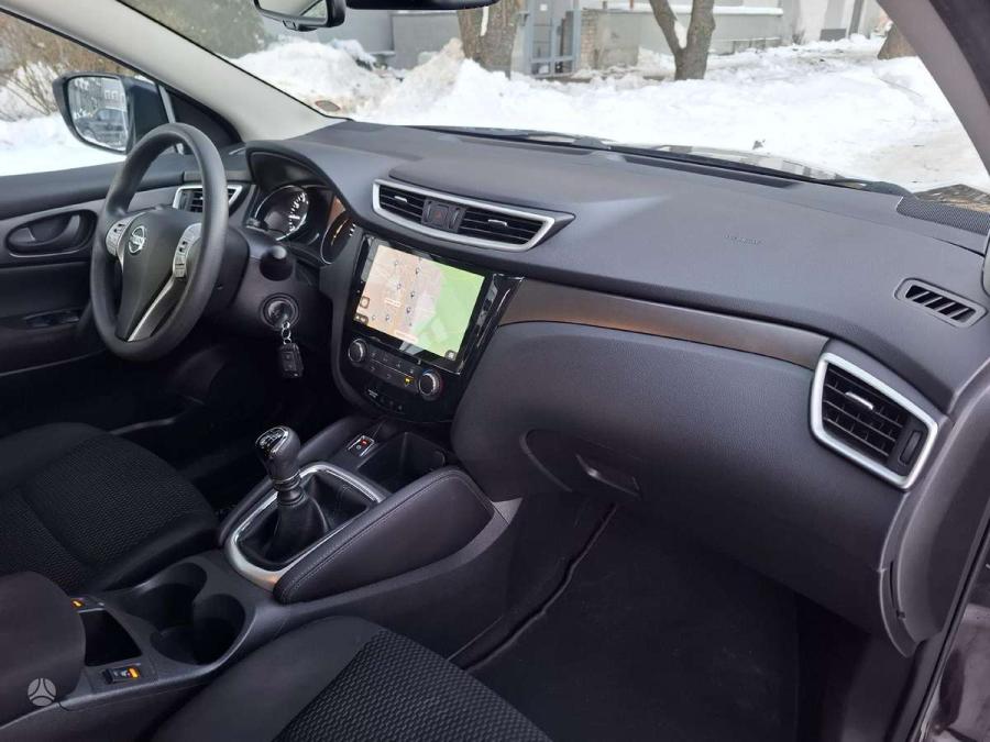 Black Nissan Qashqai 2017 in Vilnius, with an engine capacity of 1.20 L and mileage of 132 thousand km for 7300 €, photo 15 on AUTOMOTO.COM.LV