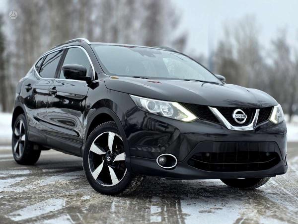 Black Nissan Qashqai 2017 in Taurage, with an engine capacity of 1.60 L and mileage of 291 thousand km for 8500 €, photo 3 on AUTOMOTO.COM.LV