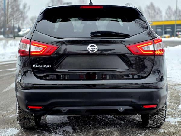 Black Nissan Qashqai 2017 in Taurage, with an engine capacity of 1.60 L and mileage of 291 thousand km for 8500 €, photo 5 on AUTOMOTO.COM.LV