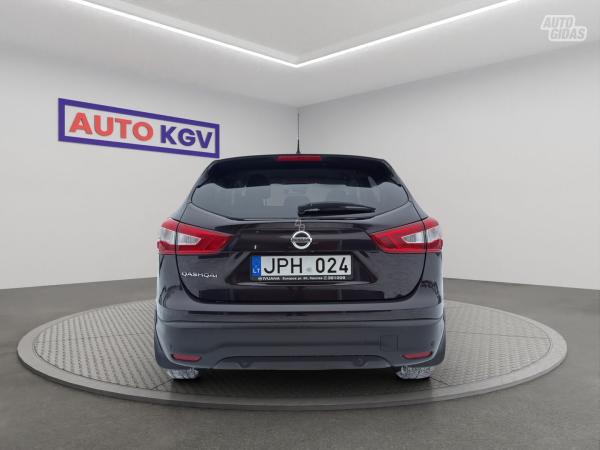 Black Nissan Qashqai 2017 in Vilnius, with an engine capacity of 1.20 L and mileage of 121 thousand km for 9499 €, photo 4 on AUTOMOTO.COM.LV