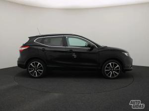 Black Nissan Qashqai 2017 in Vilnius, with an engine capacity of 1.20 L and mileage of 146 thousand km for 11599 €, photo 10 on AUTOMOTO.COM.LV