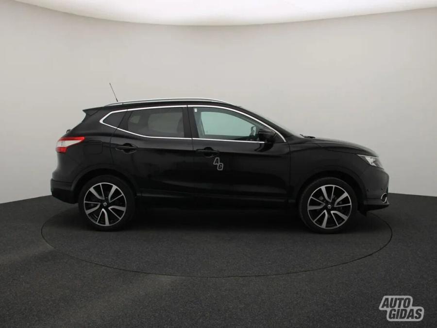 Black Nissan Qashqai 2017 in Vilnius, with an engine capacity of 1.20 L and mileage of 146 thousand km for 11599 €, photo 10 on AUTOMOTO.COM.LV