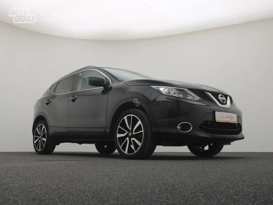 Black Nissan Qashqai 2017 in Vilnius, with an engine capacity of 1.20 L and mileage of 146 thousand km for 11599 €, photo 12 on AUTOMOTO.COM.LV