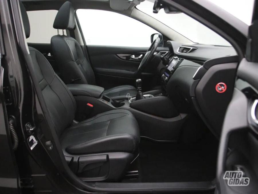 Black Nissan Qashqai 2017 in Vilnius, with an engine capacity of 1.20 L and mileage of 146 thousand km for 11599 €, photo 15 on AUTOMOTO.COM.LV