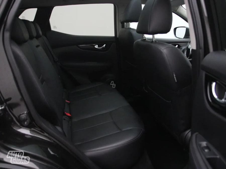 Black Nissan Qashqai 2017 in Vilnius, with an engine capacity of 1.20 L and mileage of 146 thousand km for 11599 €, photo 16 on AUTOMOTO.COM.LV