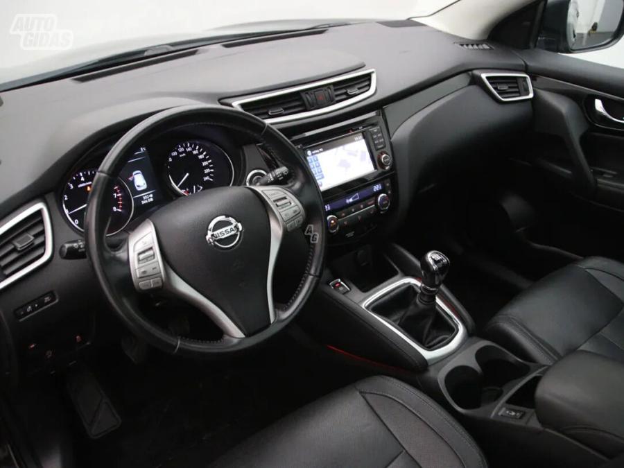 Black Nissan Qashqai 2017 in Vilnius, with an engine capacity of 1.20 L and mileage of 146 thousand km for 11599 €, photo 17 on AUTOMOTO.COM.LV