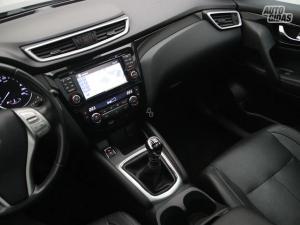 Black Nissan Qashqai 2017 in Vilnius, with an engine capacity of 1.20 L and mileage of 146 thousand km for 11599 €, photo 22 on AUTOMOTO.COM.LV