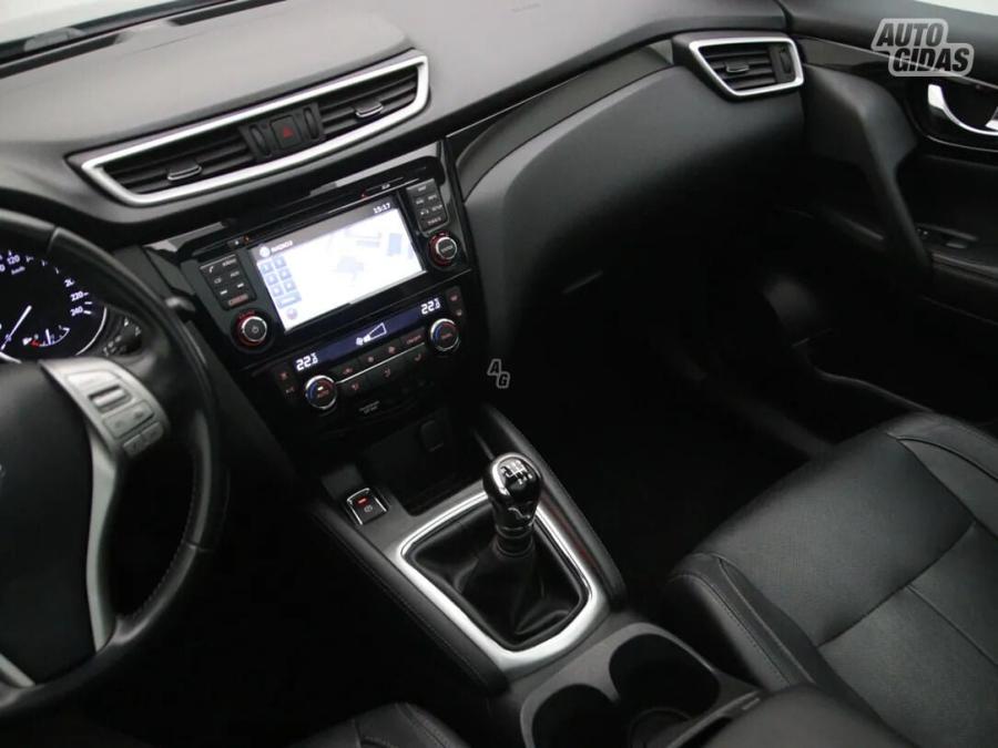 Black Nissan Qashqai 2017 in Vilnius, with an engine capacity of 1.20 L and mileage of 146 thousand km for 11599 €, photo 22 on AUTOMOTO.COM.LV