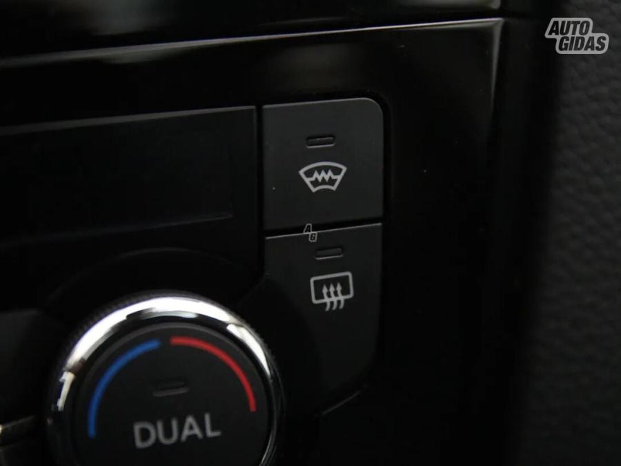 Black Nissan Qashqai 2017 in Vilnius, with an engine capacity of 1.20 L and mileage of 146 thousand km for 11599 €, photo 32 on AUTOMOTO.COM.LV