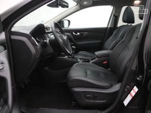 Black Nissan Qashqai 2017 in Vilnius, with an engine capacity of 1.60 L and mileage of 186 thousand km for 12199 €, photo 5 on AUTOMOTO.COM.LV