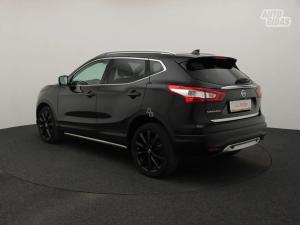 Black Nissan Qashqai 2017 in Vilnius, with an engine capacity of 1.60 L and mileage of 186 thousand km for 12199 €, photo 7 on AUTOMOTO.COM.LV