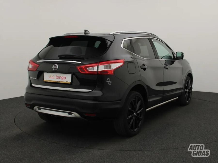 Black Nissan Qashqai 2017 in Vilnius, with an engine capacity of 1.60 L and mileage of 186 thousand km for 12199 €, photo 8 on AUTOMOTO.COM.LV