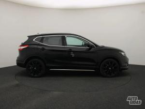 Black Nissan Qashqai 2017 in Vilnius, with an engine capacity of 1.60 L and mileage of 186 thousand km for 12199 €, photo 9 on AUTOMOTO.COM.LV